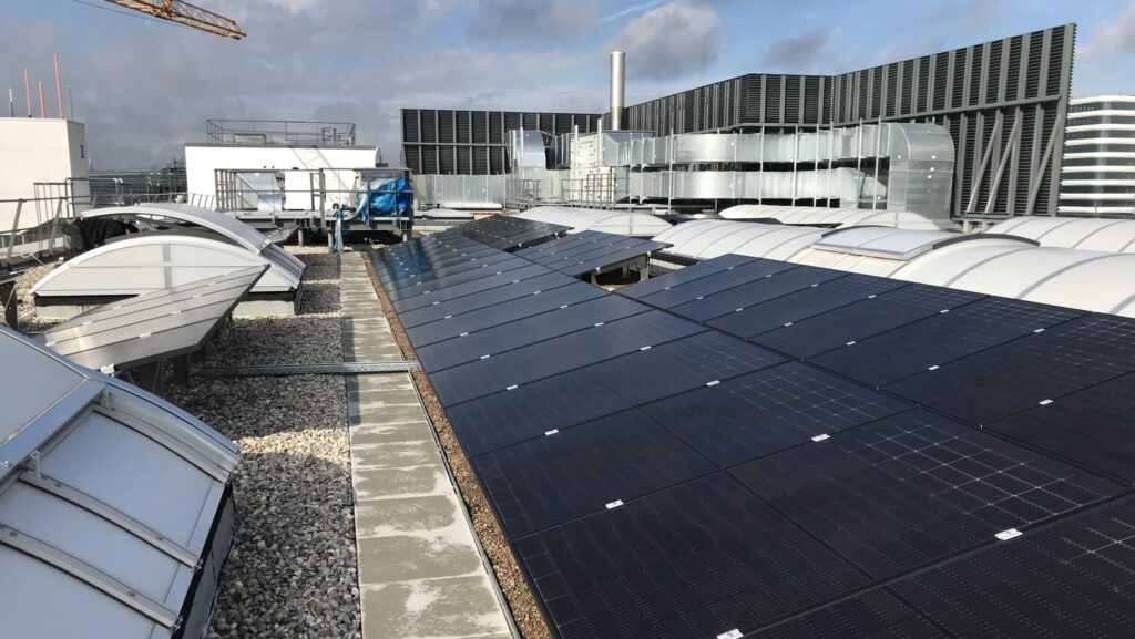 127 kWp PHOTOVOLTAICS ON ZINCO GREEN ROOF SUBCONSTRUCTION - Raach Solar